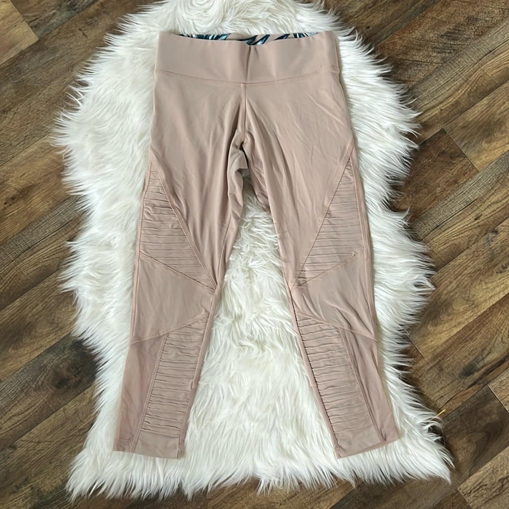 Pink Victoria’s Secret Ultimate Pale Pink Leggings Si… - Gem